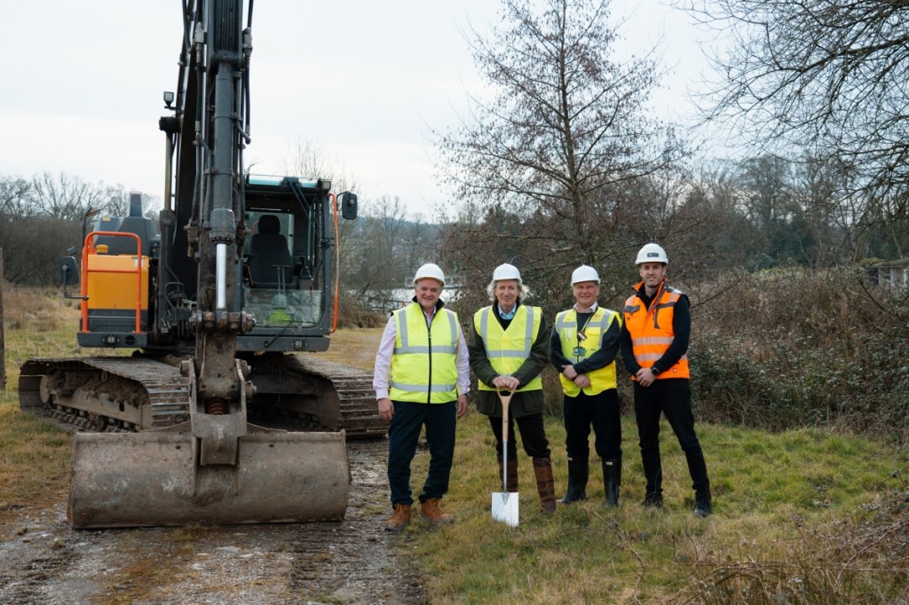 Lord Bath digs the first turf for Longleat’s new Hippo House ...